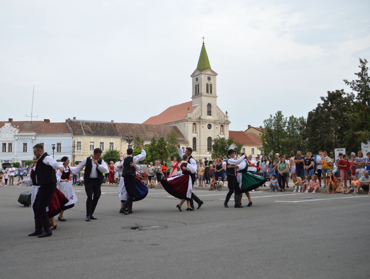 Nyolc ország, többszáz néptáncos: zajlik a 10. Nemzetközi ...