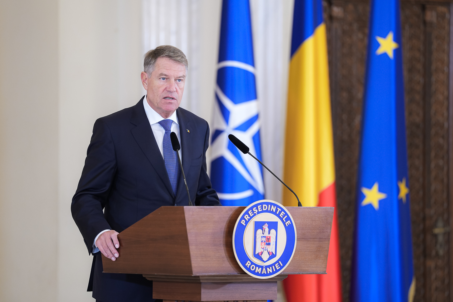 Iohannis a kirakatban