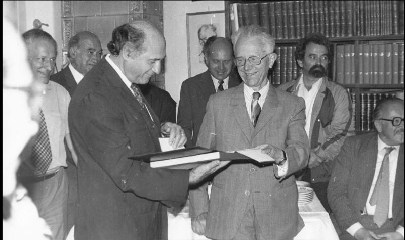 Szellemi elegancia, közösségi elkötelezettség és hagyaték: 90 éves ...